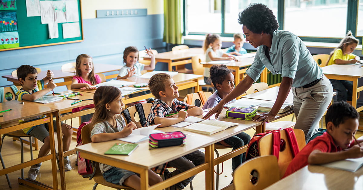 8 Things Your Substitute Teacher Needs to Succeed | NEA Member Benefits